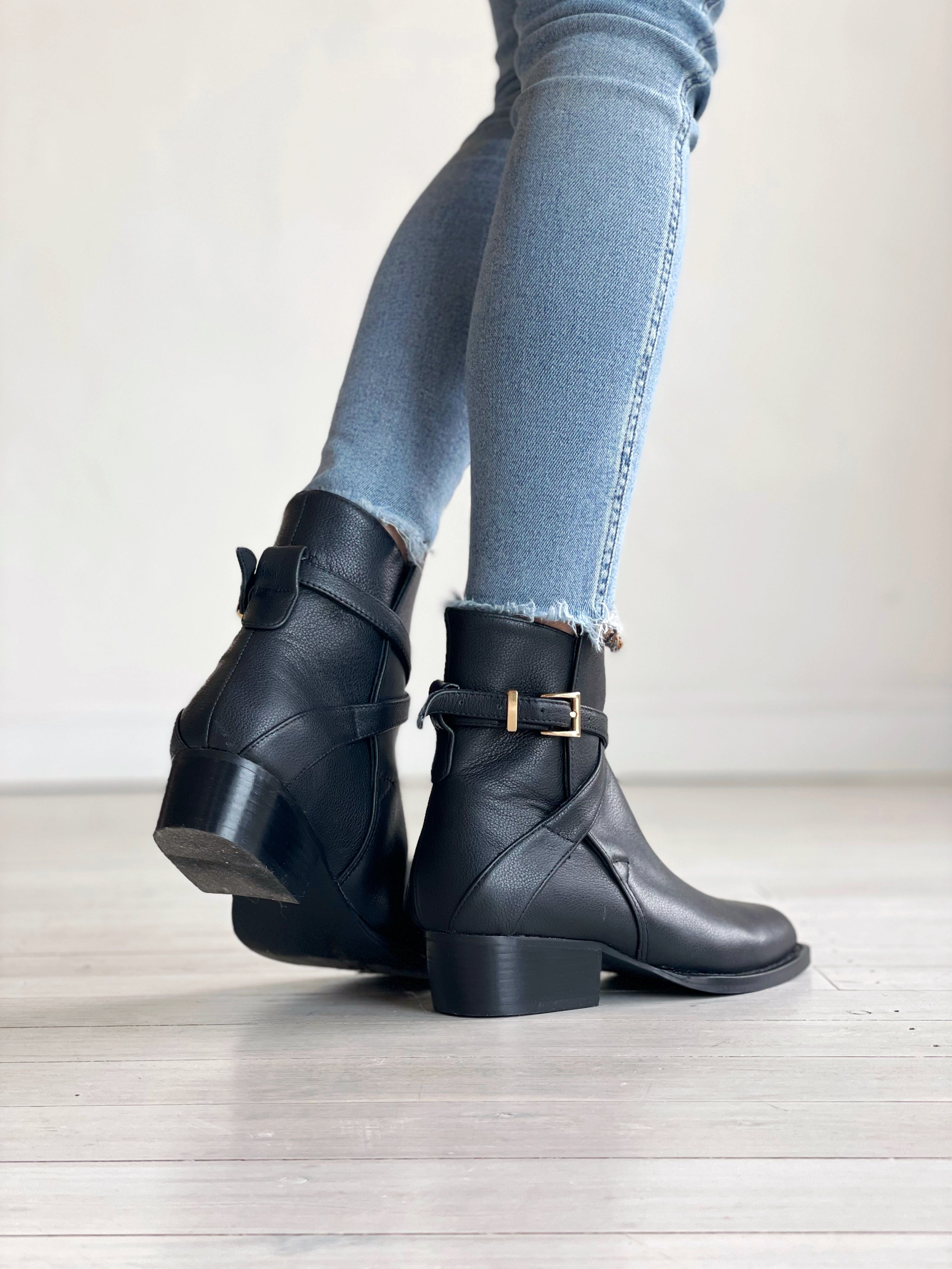 Jess Western Boot - Pebbled Black– Jumbled