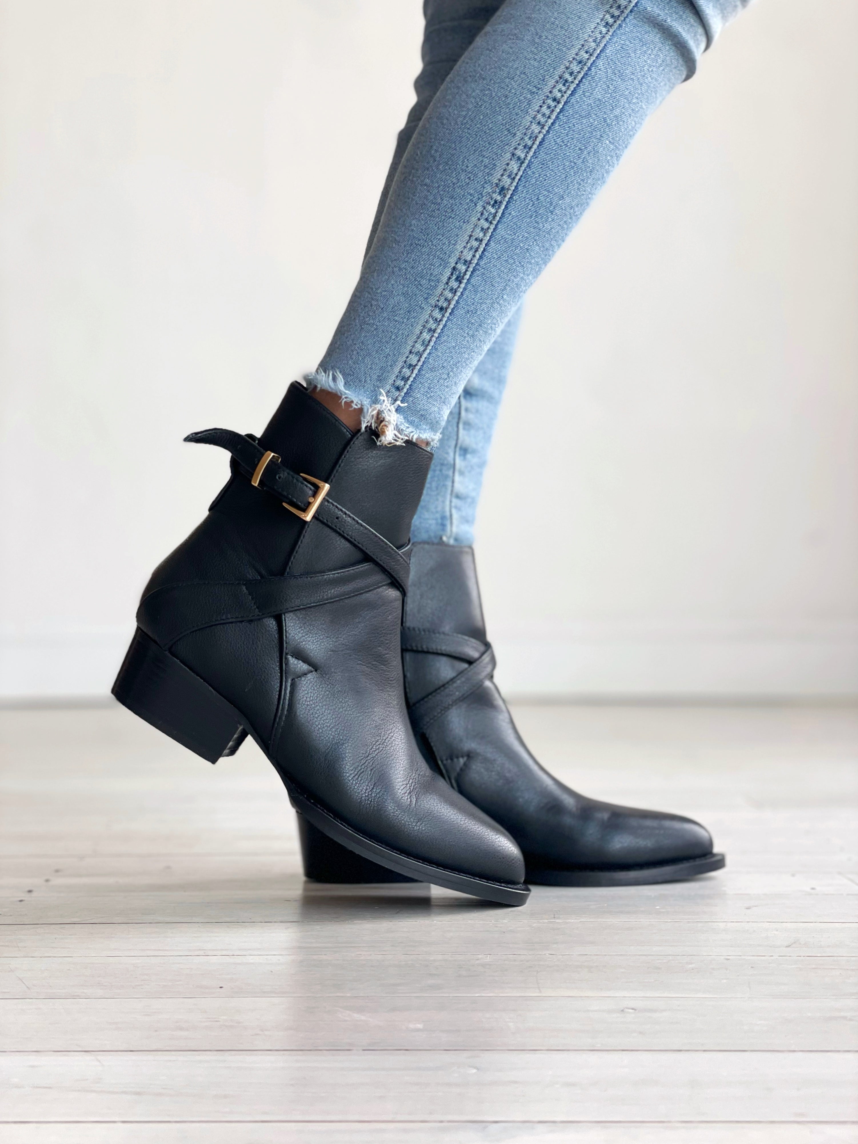 Jess Western Boot - Pebbled Black– Jumbled